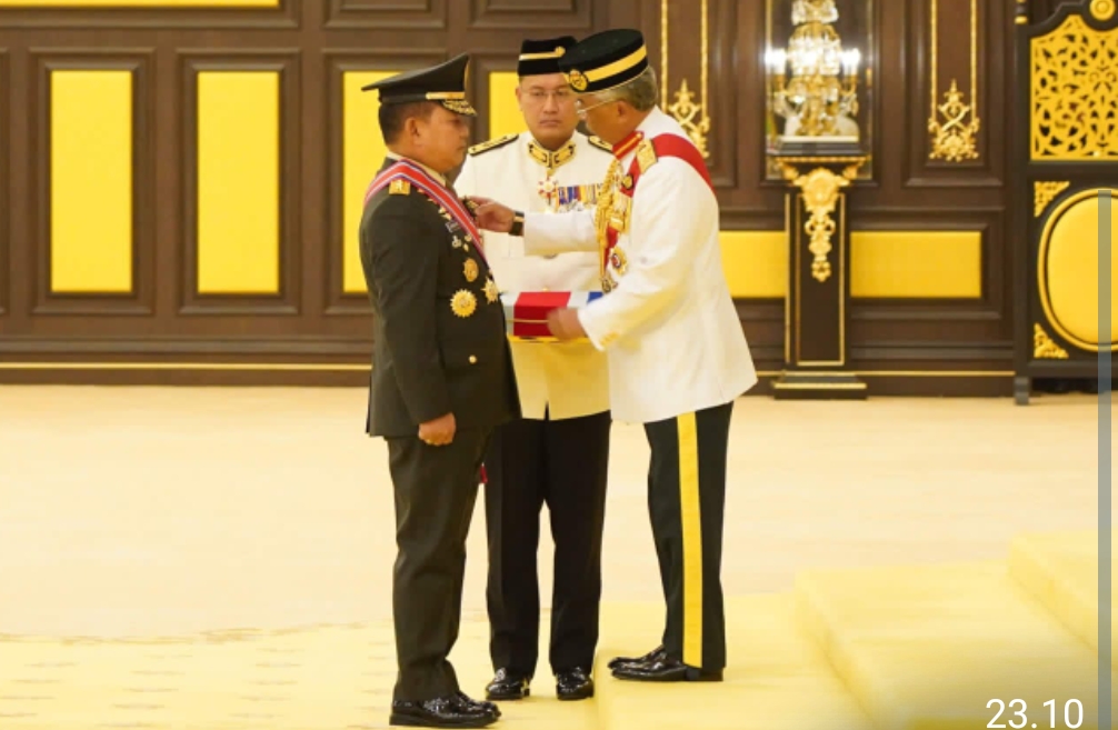 Kasad Terima Darjah Kehormatan Panglima Gagah Angkatan Tentera dari ...